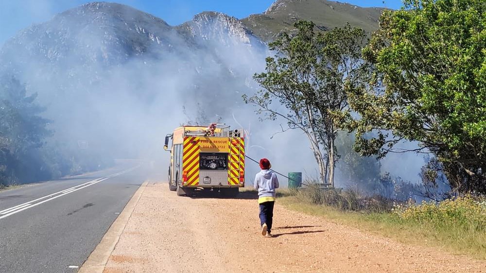 Vrou dood in motorbrand | Mossel Bay Advertiser