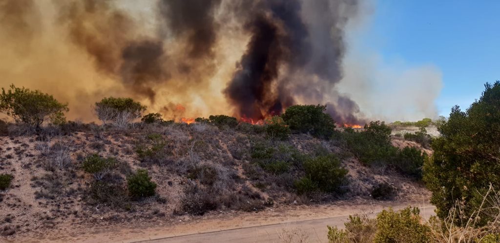 Fire burning in Mossel Bay | Mossel Bay Advertiser