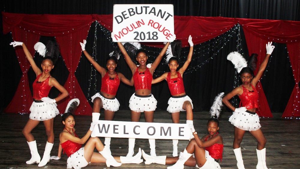 Heidedal Primêr debutante hou Moulin Rouge | George Herald