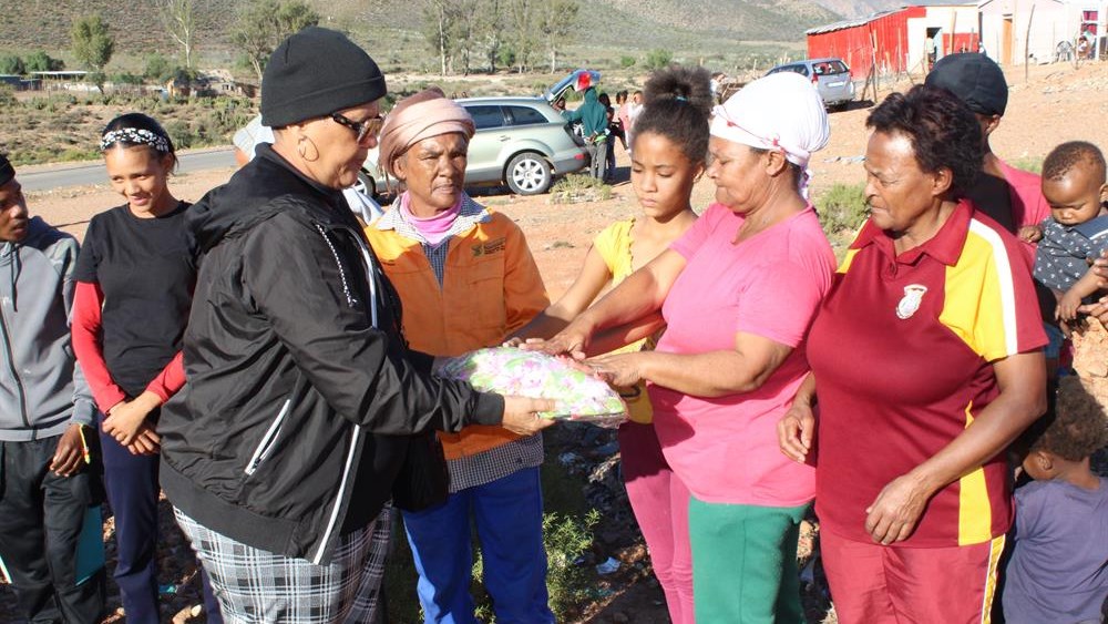 Een krans te veel | Oudtshoorn Courant