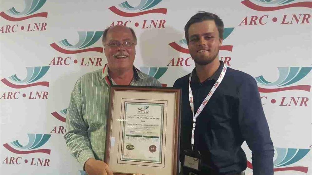 Toptoekenning vir geesdriftige pa en seun | George Herald