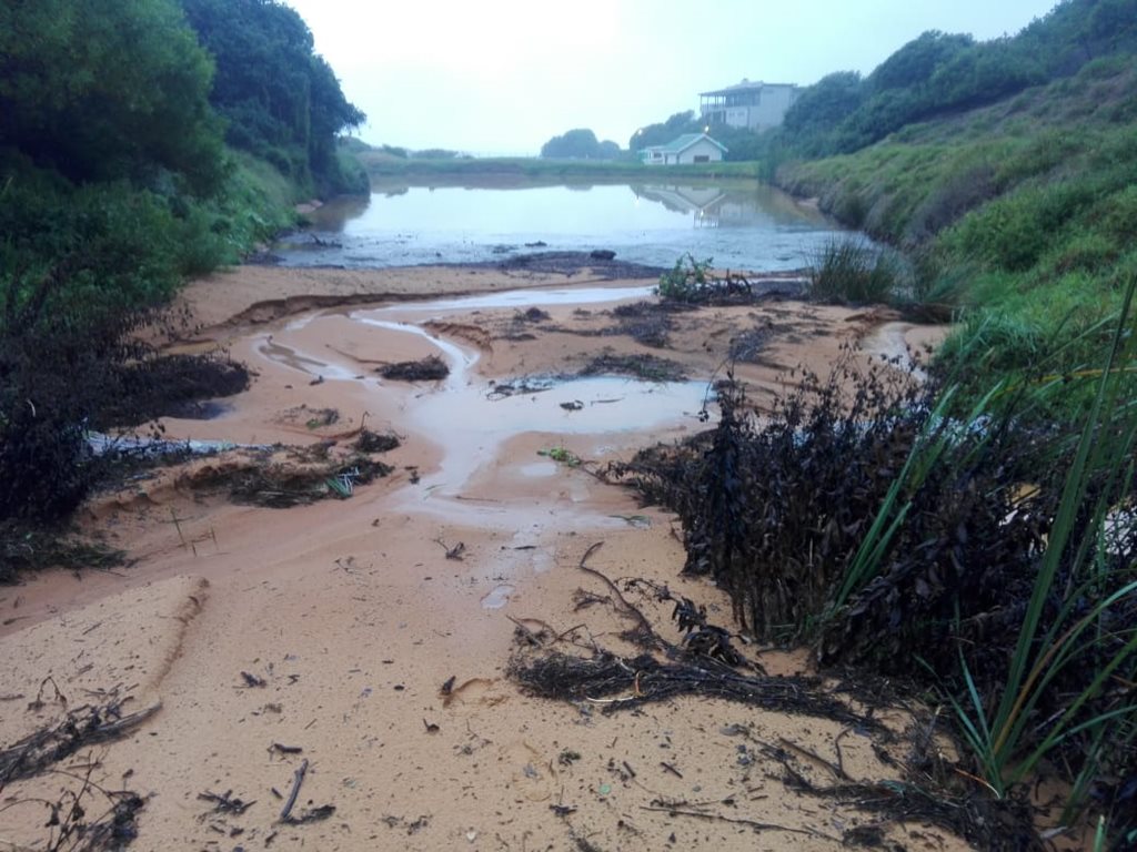 Vloede veroorsaak bruin water | Suid-Kaap Forum