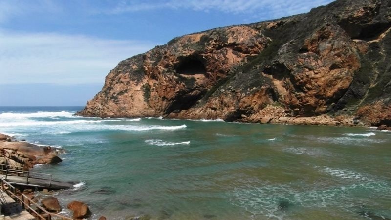 Fisherman rescued after serious fall at Gwaing | George Herald