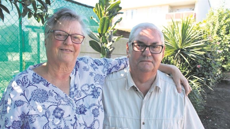 Toe die stof gaan lê: 'n blik van die ander kant van die heining ...