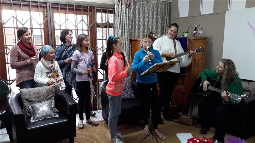 Care Box-projek vir Phambili-skuiling | George Herald