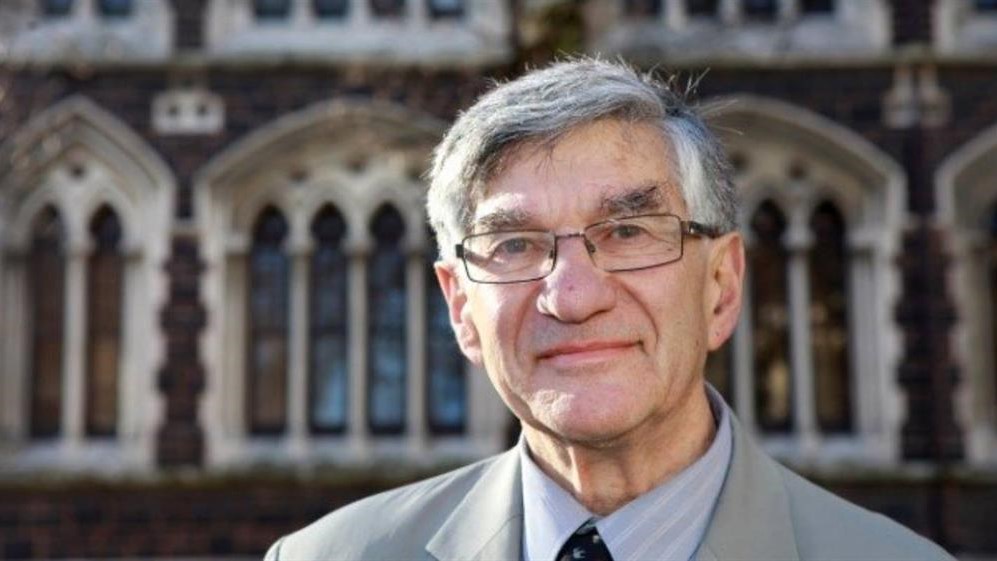 Former Georgian knighted | George Herald