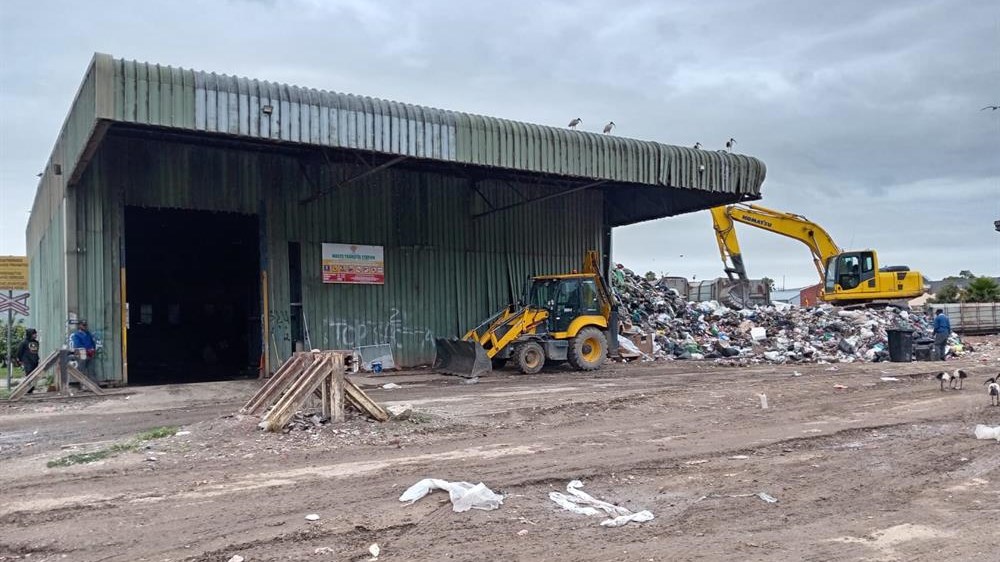 Broken conveyor system causes waste pile-up at transfer station ...