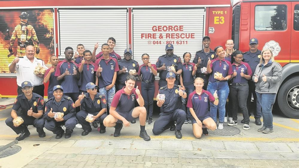 Brandweermanne kry hartlike dankie van Carpe Diem | George Herald