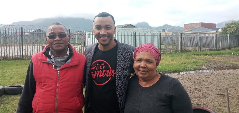 Sanger gee erkenning aan sy ouers | George Herald