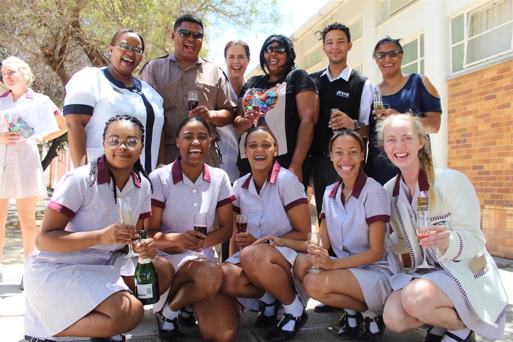 Yipppeeee, skool is verby! | Graaff-Reinet Advertiser