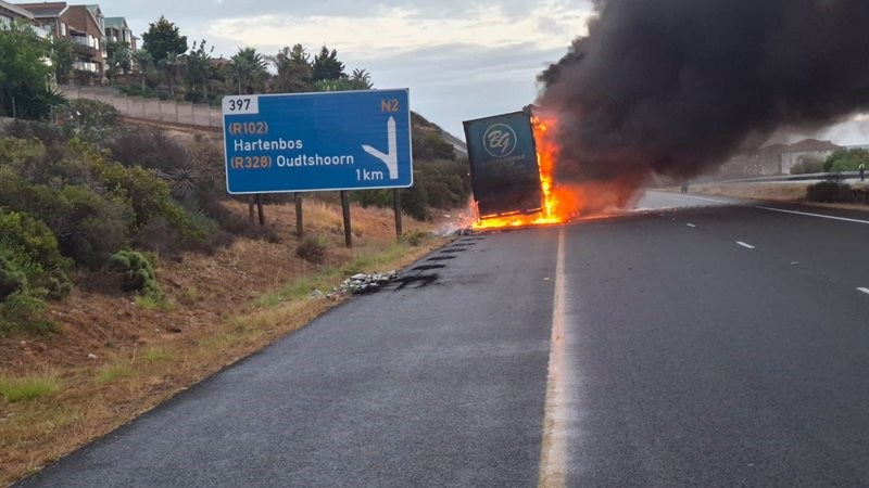 N2 temporarily closed following truck fire | Mossel Bay Advertiser