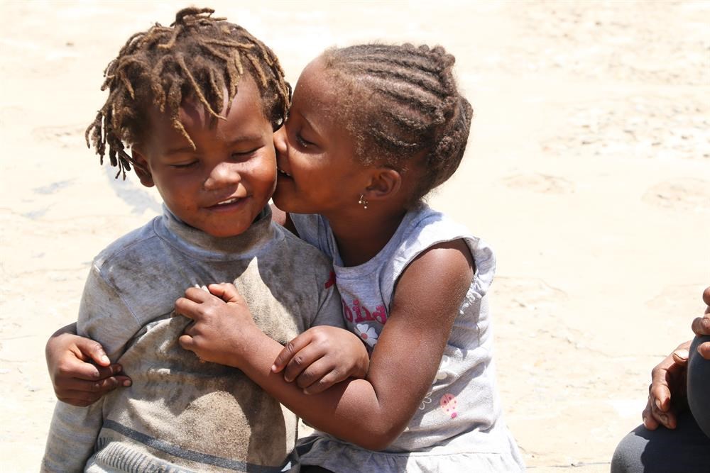 Vat hande vir vroue en kinders | George Herald