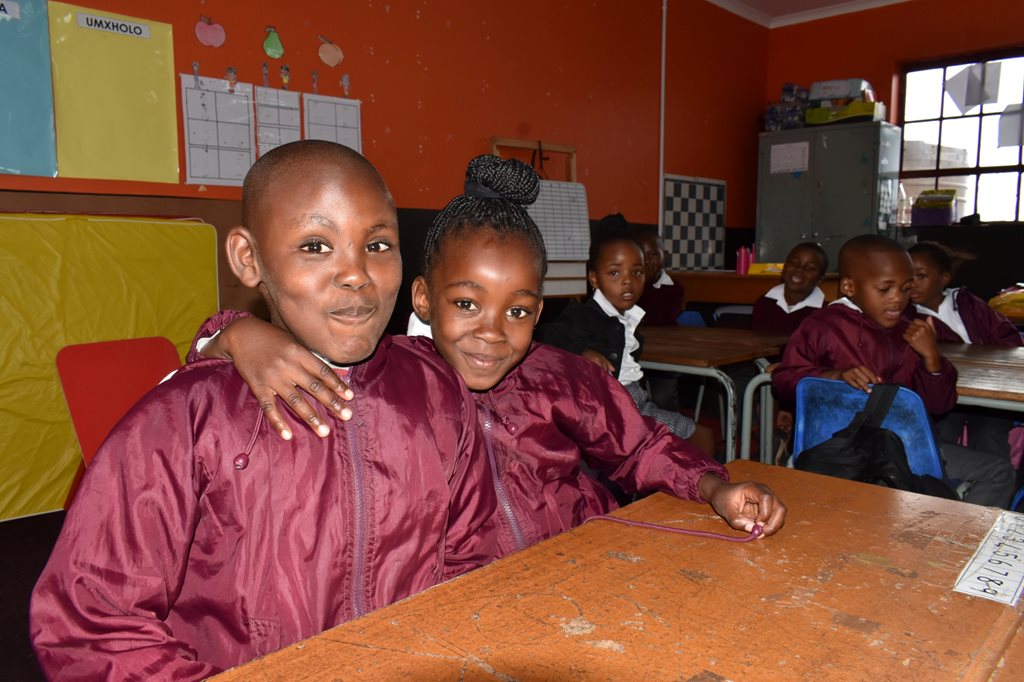 Friendships formed on first day at Isalathiso Primary | Mossel Bay ...