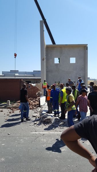 Eyewitness recounts moments after Durban building collapse | Mossel Bay ...