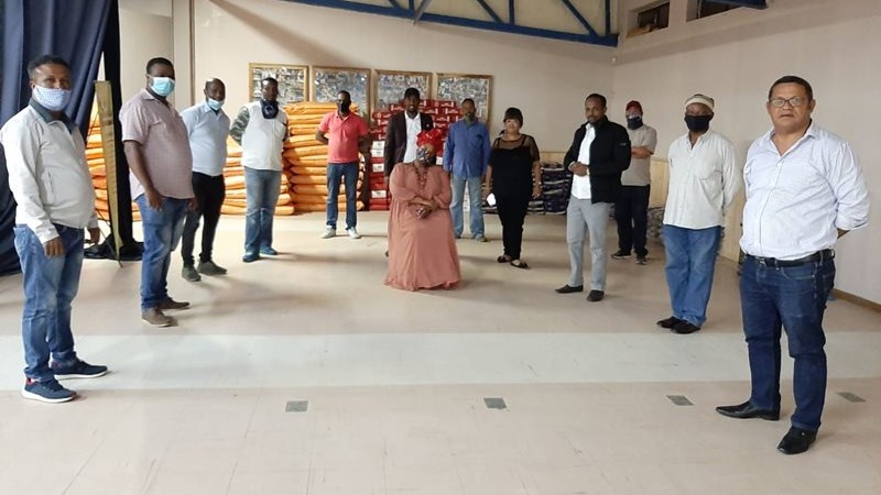 Foreign shop owners contribute to food banks | George Herald