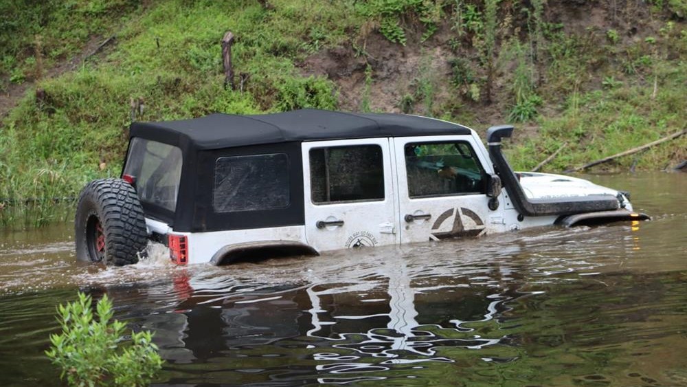 Hannes Grobler drives with 4x4 club | Mossel Bay Advertiser