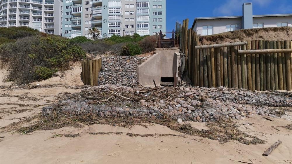 Waves damage property | Mossel Bay Advertiser