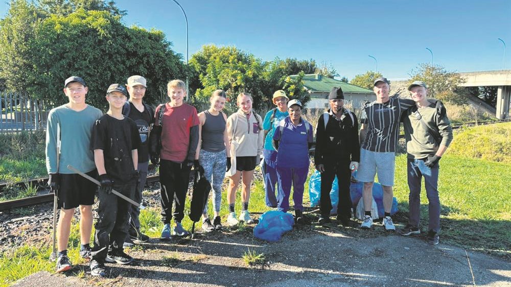 Leerders daag op om vullis op te tel vir Keep George Clean-inisiatief ...
