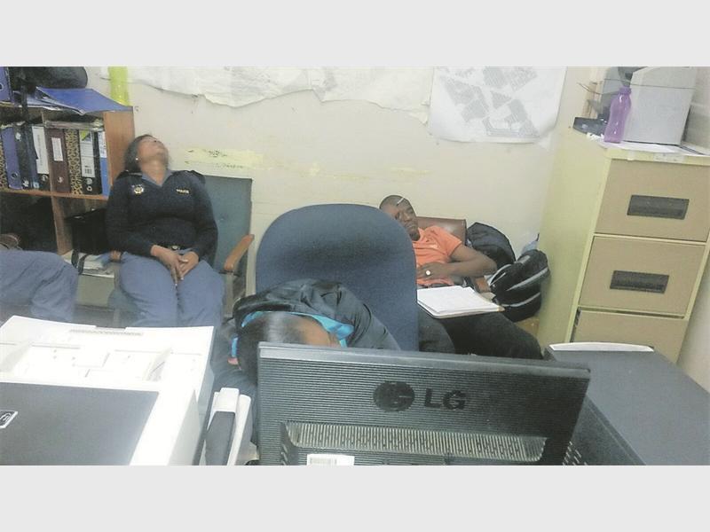 Police officers sleep on duty | George Herald