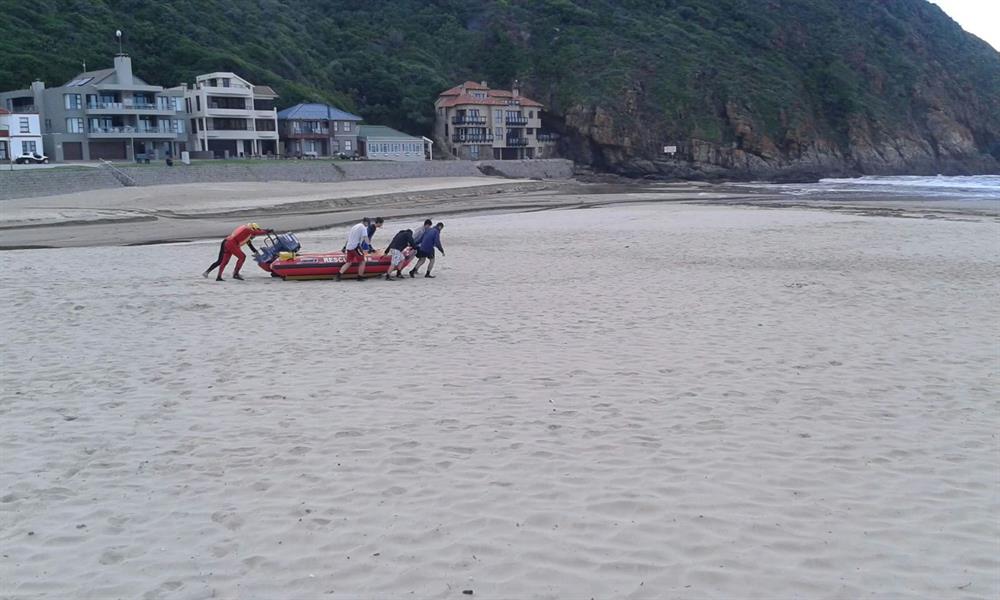 Man val van rotse: Soektog duur voort | George Herald