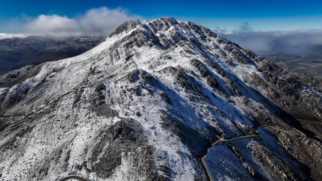 Snow on the Swartberg mountains | Mossel Bay Advertiser