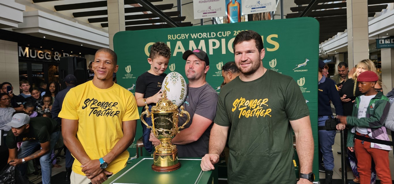 Manie, Marco and Web Ellis trophy draw a crowd | George Herald