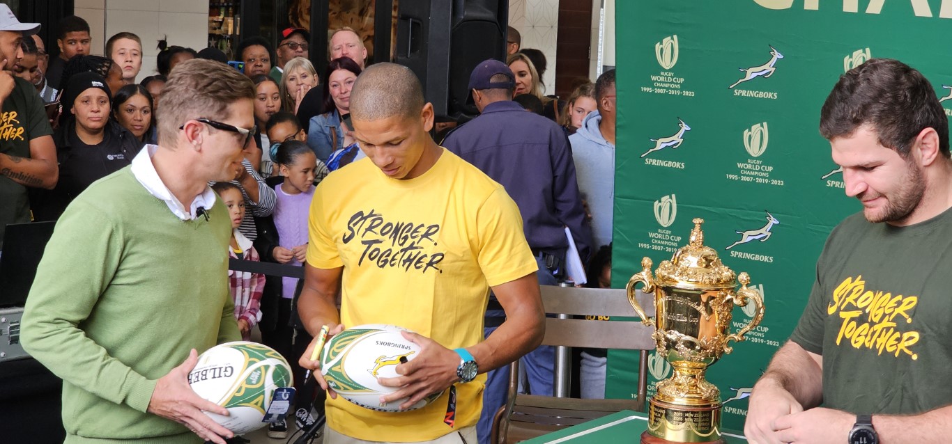 Manie, Marco and Web Ellis trophy draw a crowd | George Herald