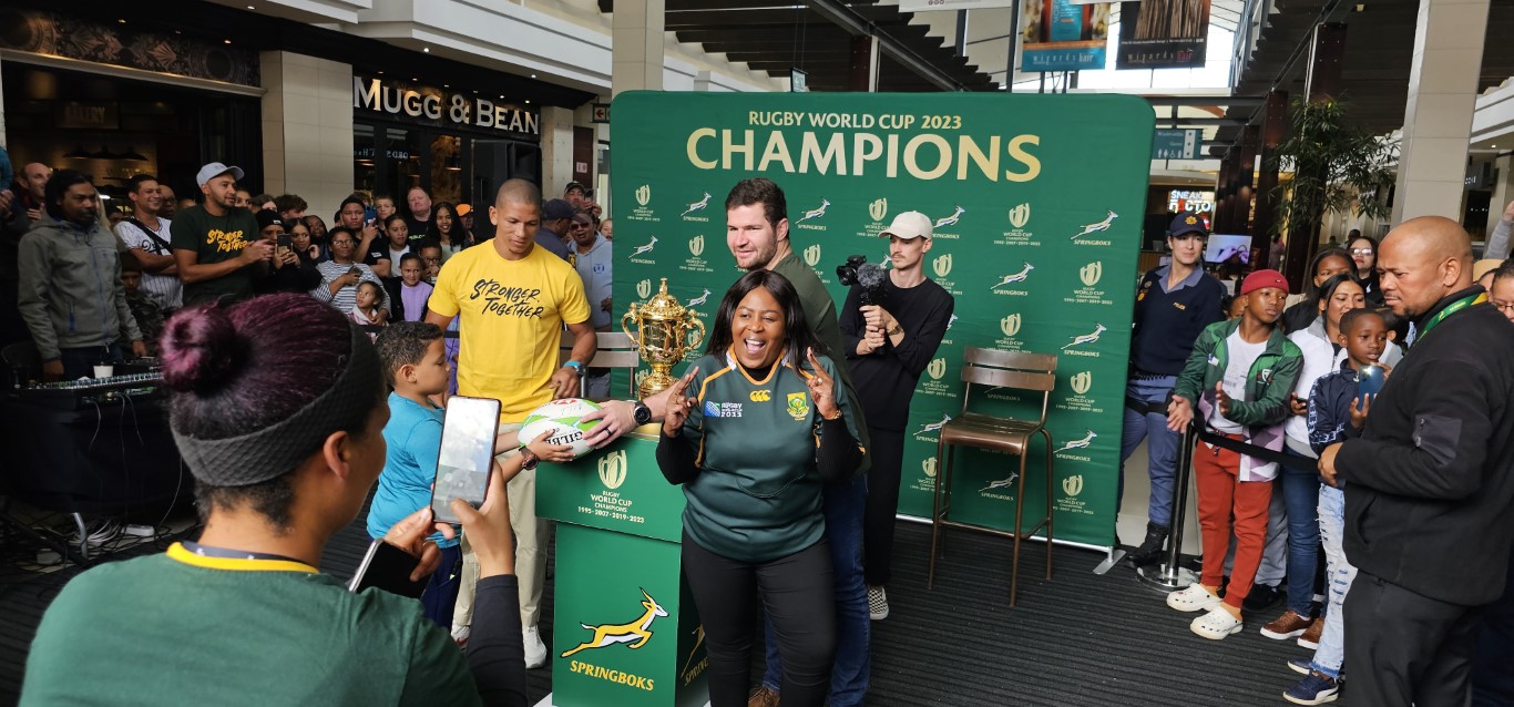 Manie, Marco and Web Ellis trophy draw a crowd | George Herald