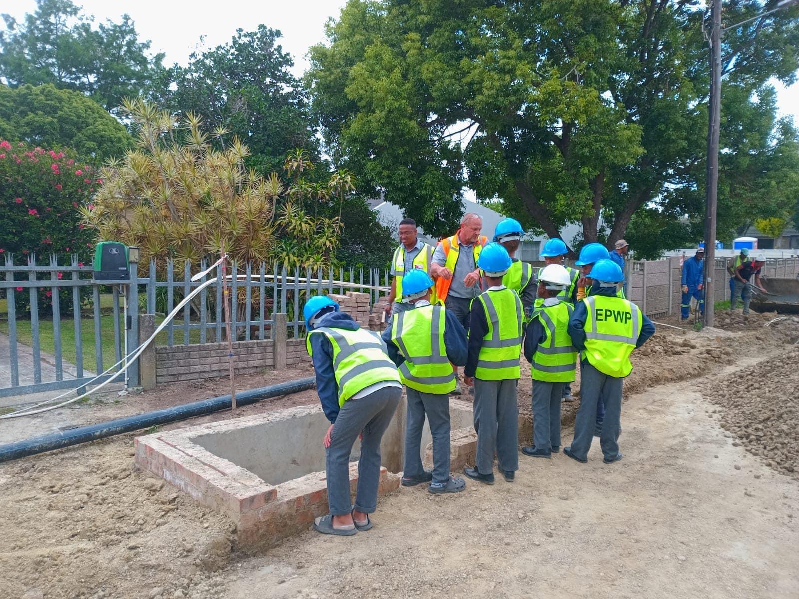 Kretzenhoop Primary learners explore construction with Ruwacon | George ...