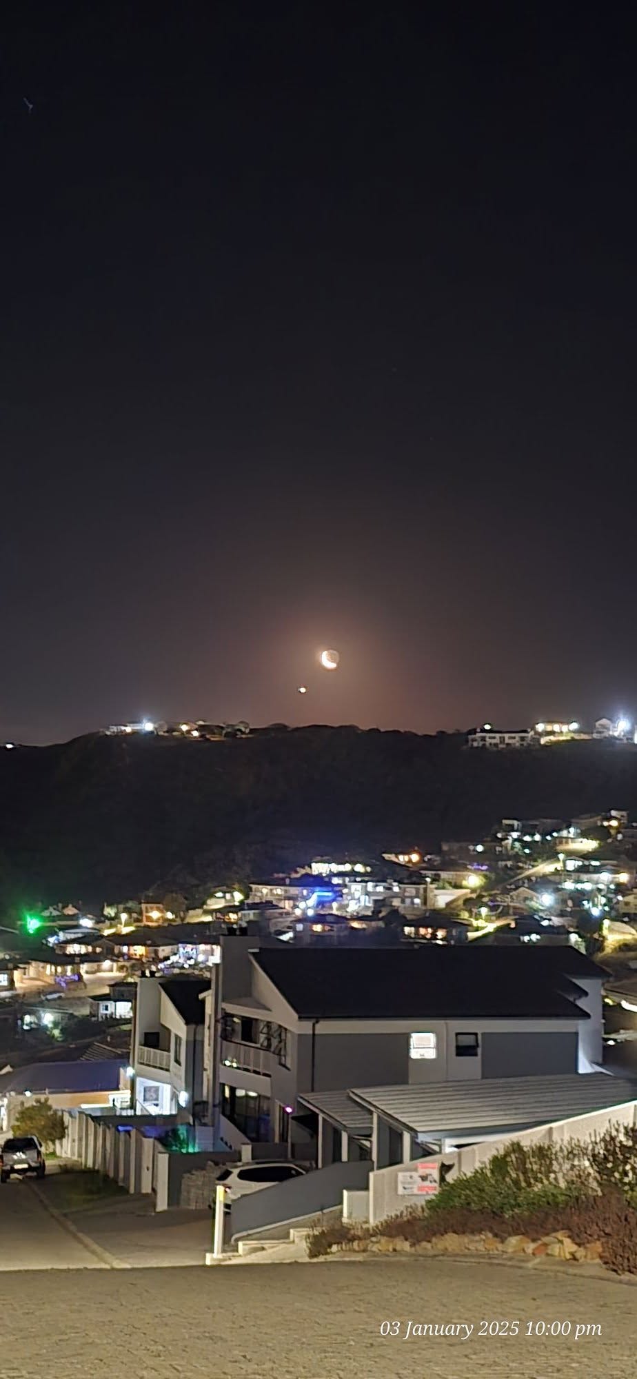 Crescent moon and Venus captured by readers | Mossel Bay Advertiser