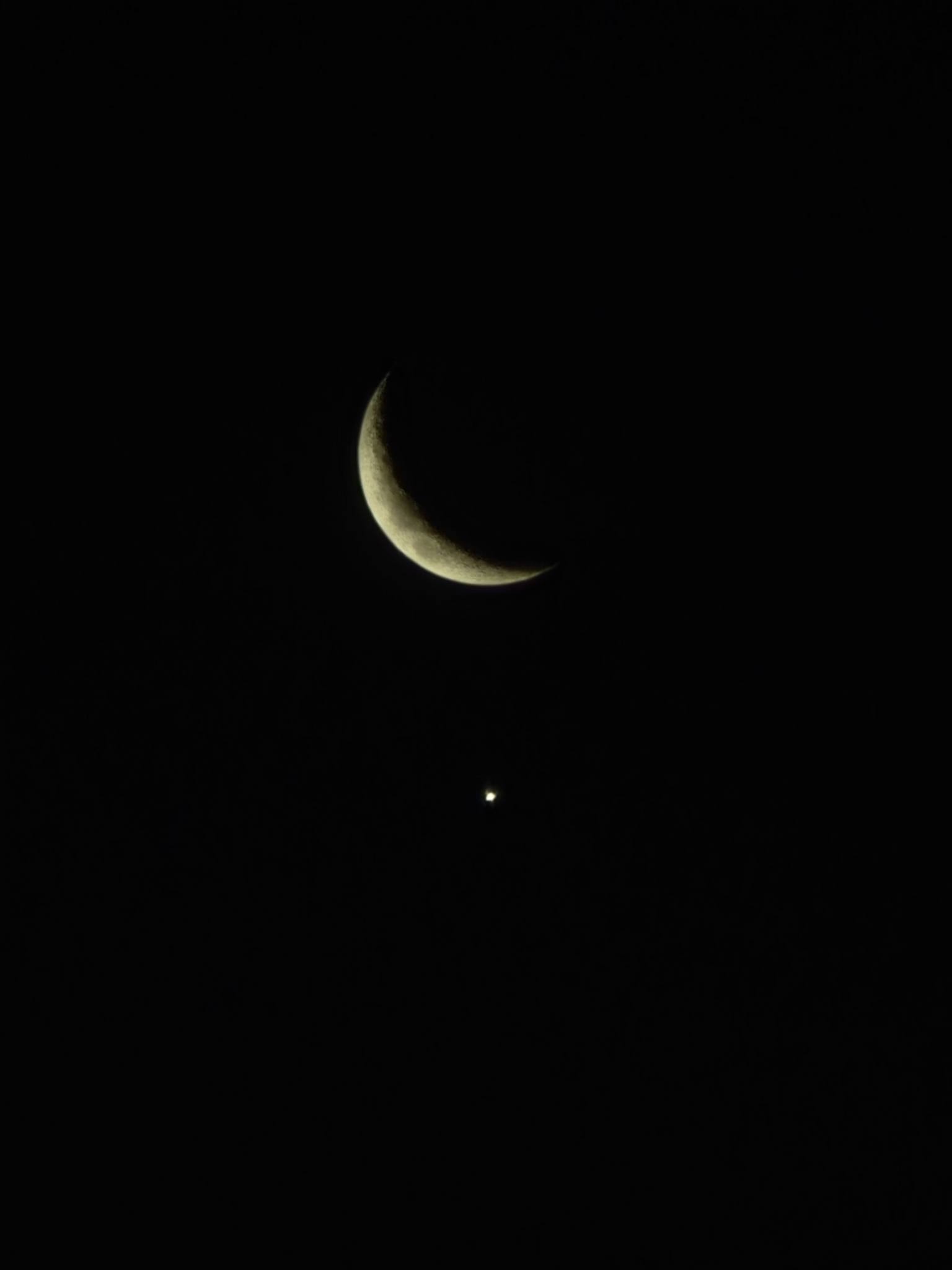 Crescent moon and Venus captured by readers | Mossel Bay Advertiser