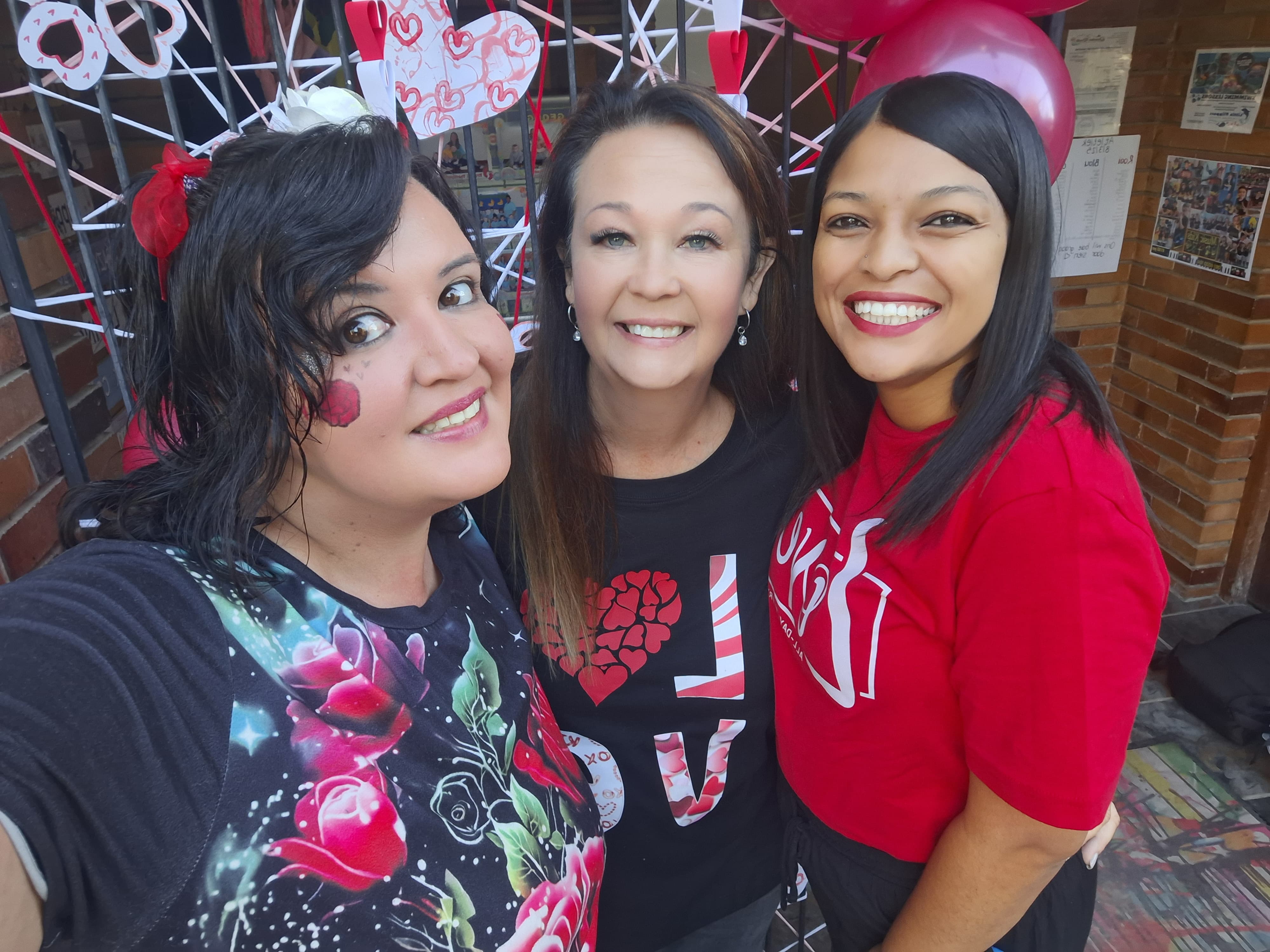 Juffrouens, kleuters en babas van Trippel Toontjies Speelskool in wit ...