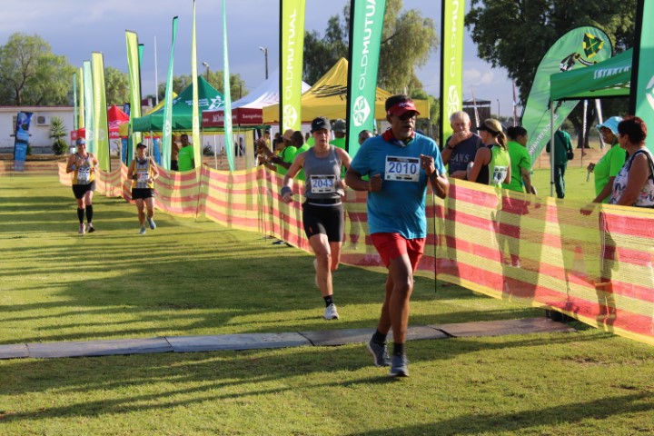 Infanterieskool Cango Marathon lok meer as 2 000 deelnemers ...