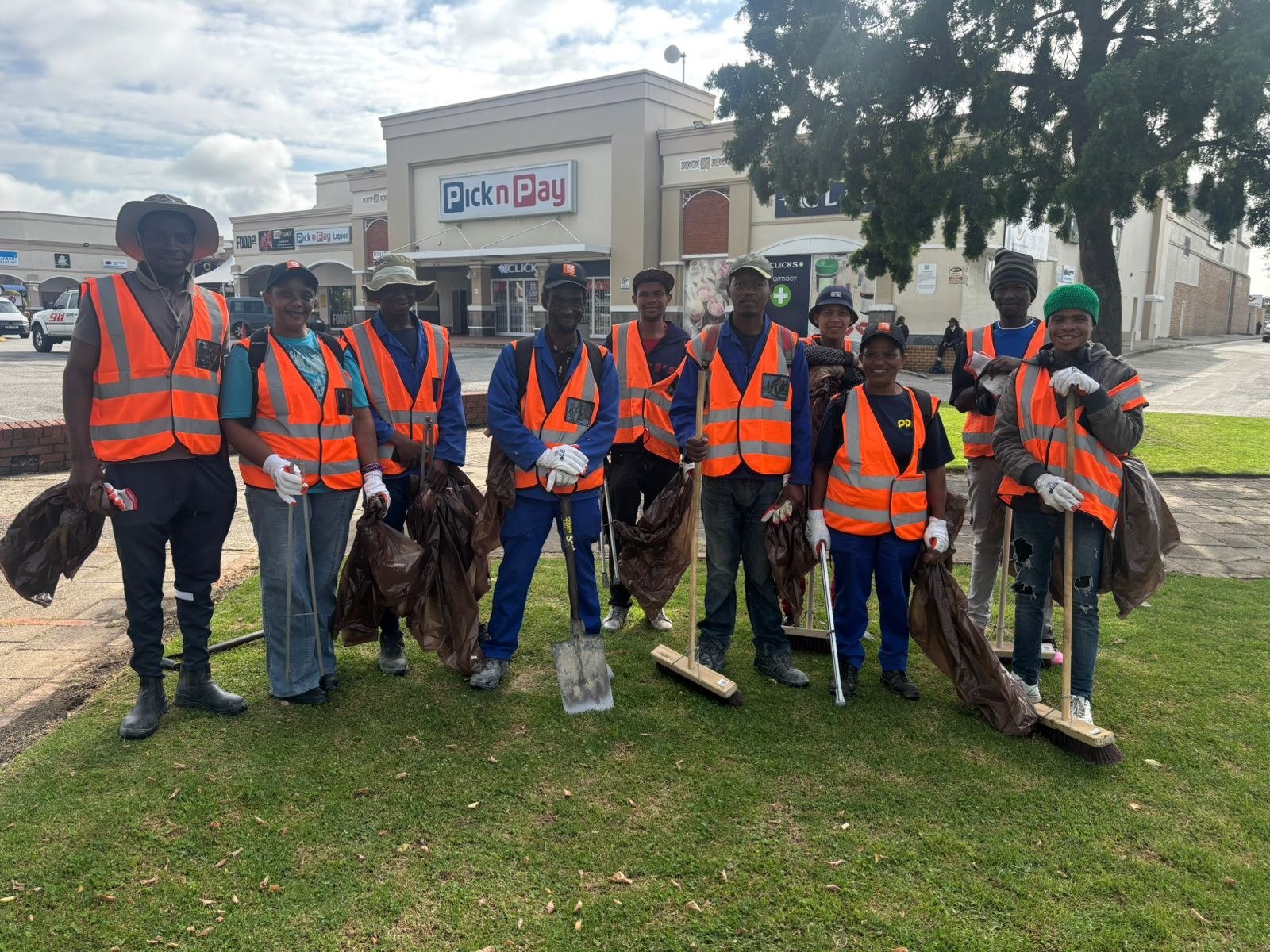 Keep George Clean cleans up in Knysna Road | George Herald