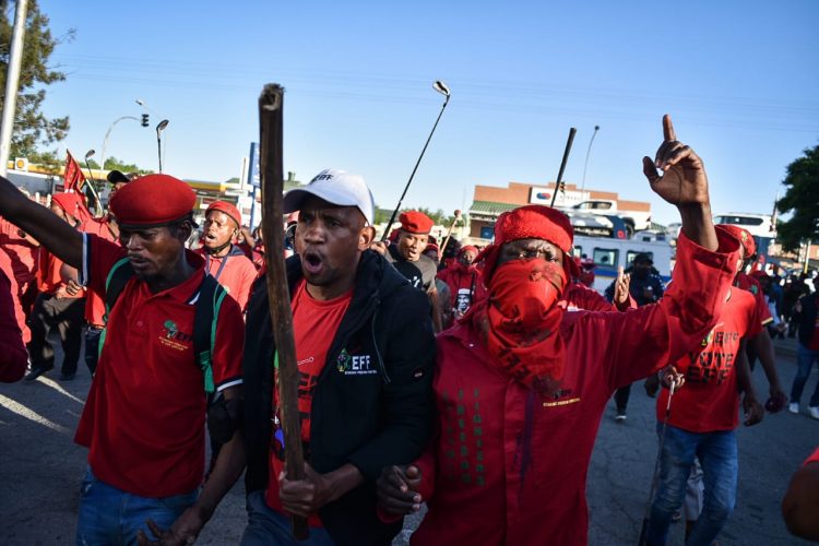 Tensions high as early morning Senekal protests start | Mossel Bay ...