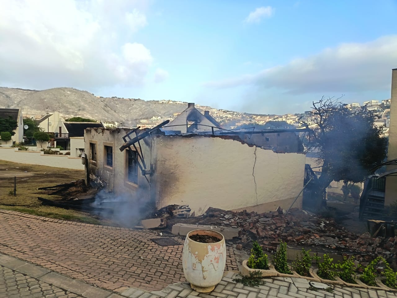 MOSSEL BAY FIRE UPDATE: More than ten homes destroyed as fire ...