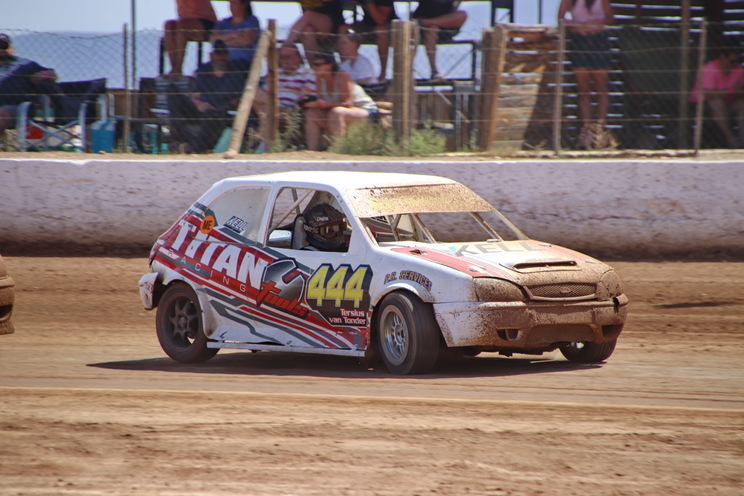 Stof en modder getem | George Herald