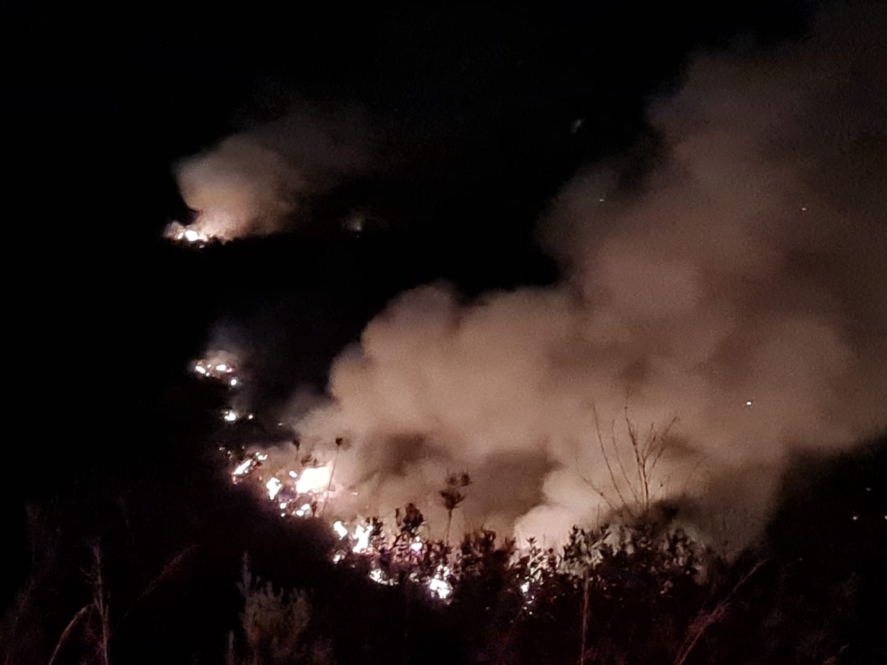 Update: Firefighters continue to fight veld fires in George | George Herald