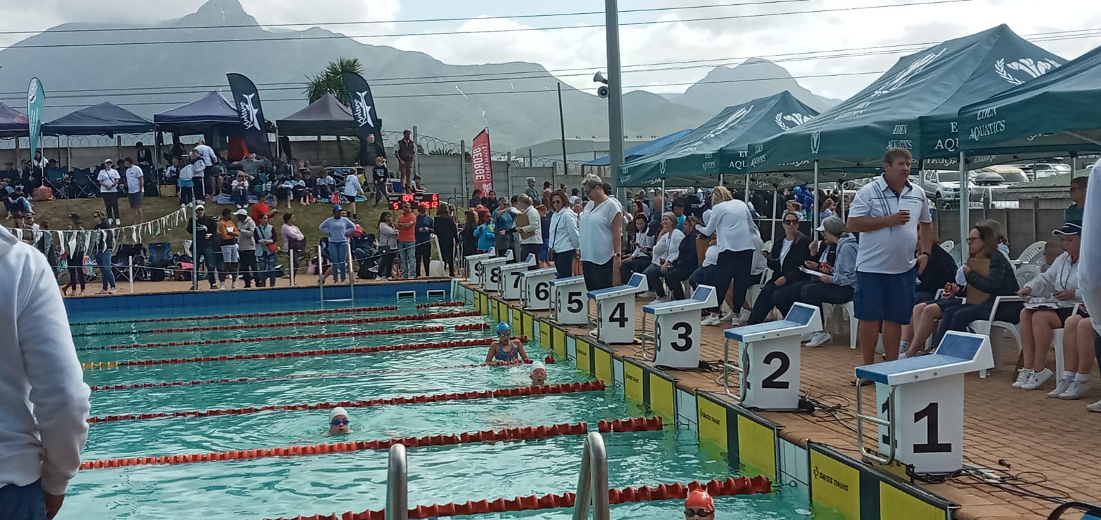 Swemmers van heinde en ver trek saam | George Herald