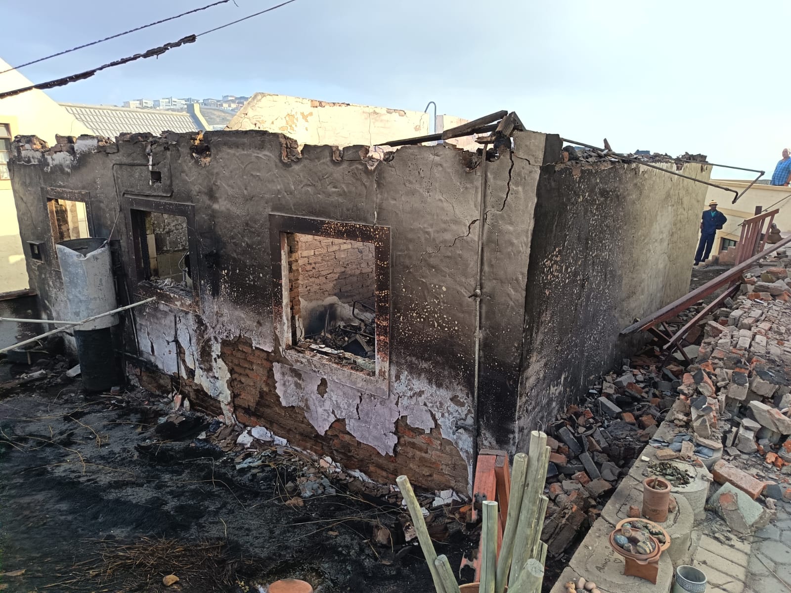 MOSSEL BAY FIRE UPDATE: More than ten homes destroyed as fire ...