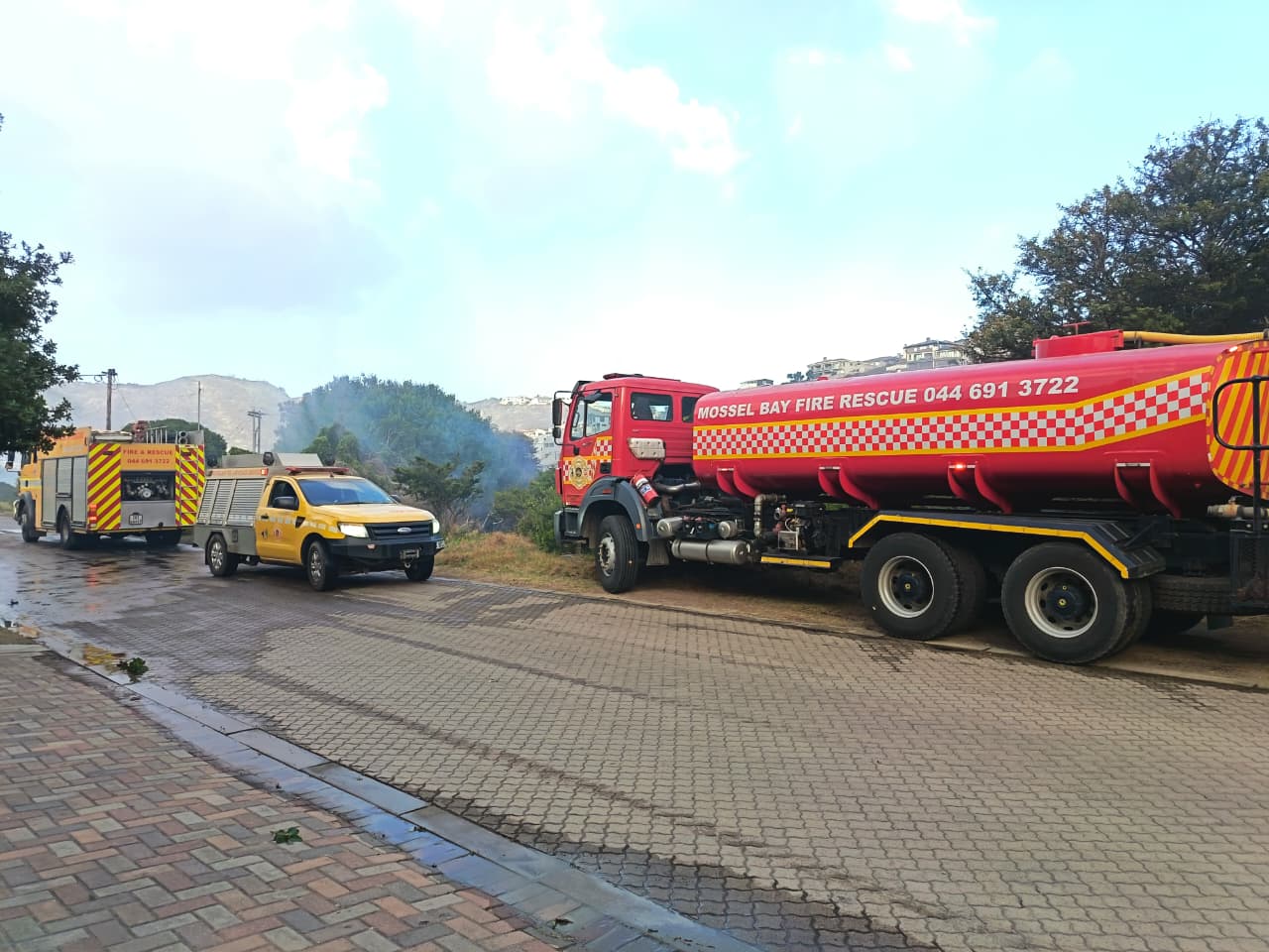 MOSSEL BAY FIRE UPDATE: N2 reopens after overnight fire closure ...