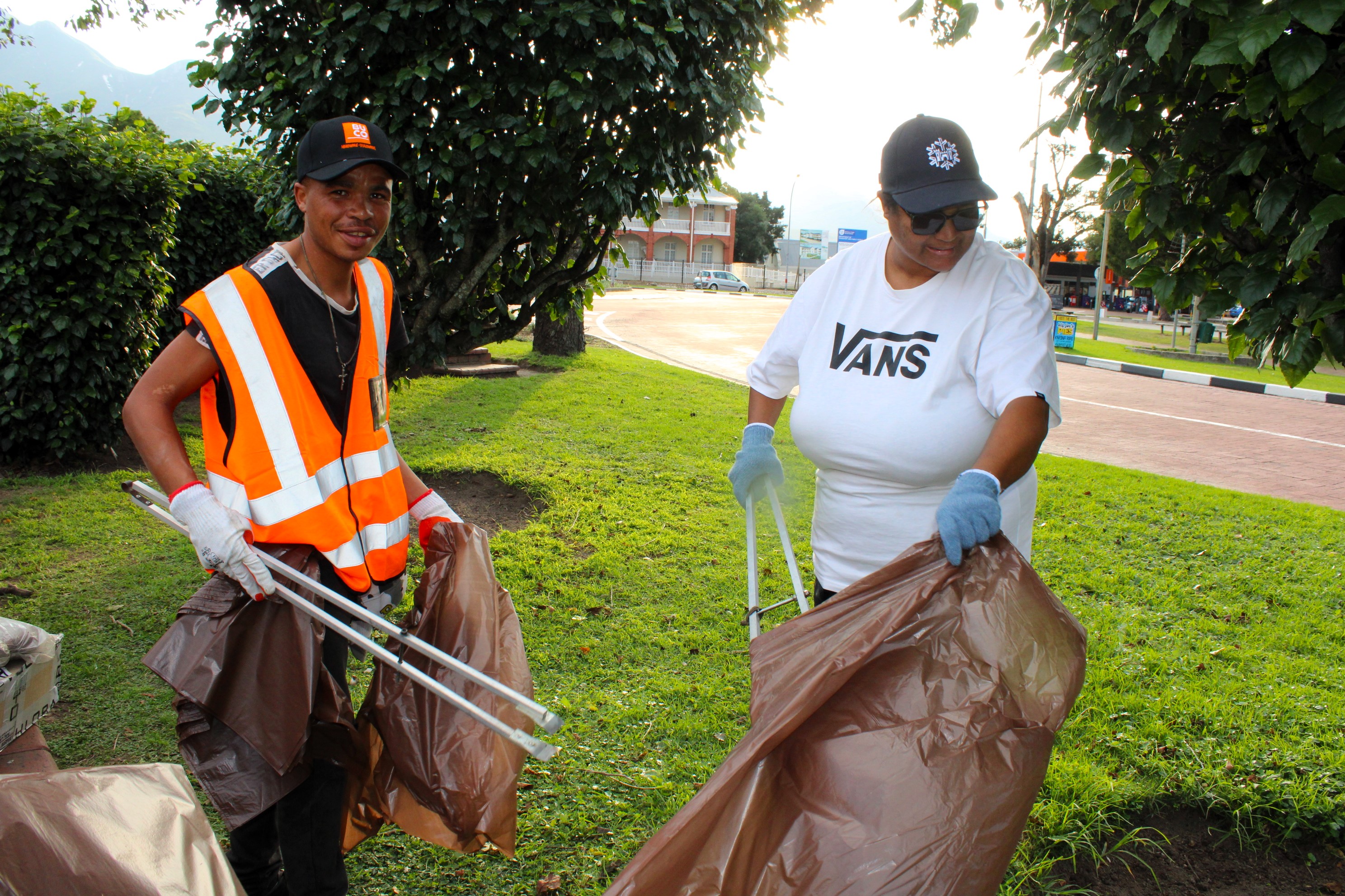 Vele hande maak ligte werk: hou jou werf skoon | George Herald