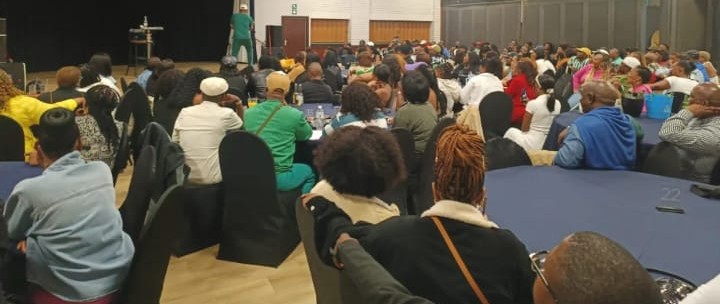 Comedians perform at packed venue | Mossel Bay Advertiser
