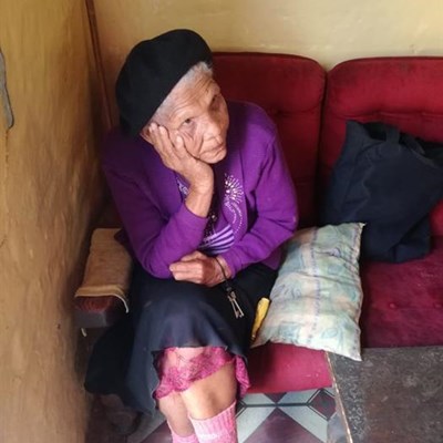 Fabulous Ouma Sarie visits George Mayor | George Herald